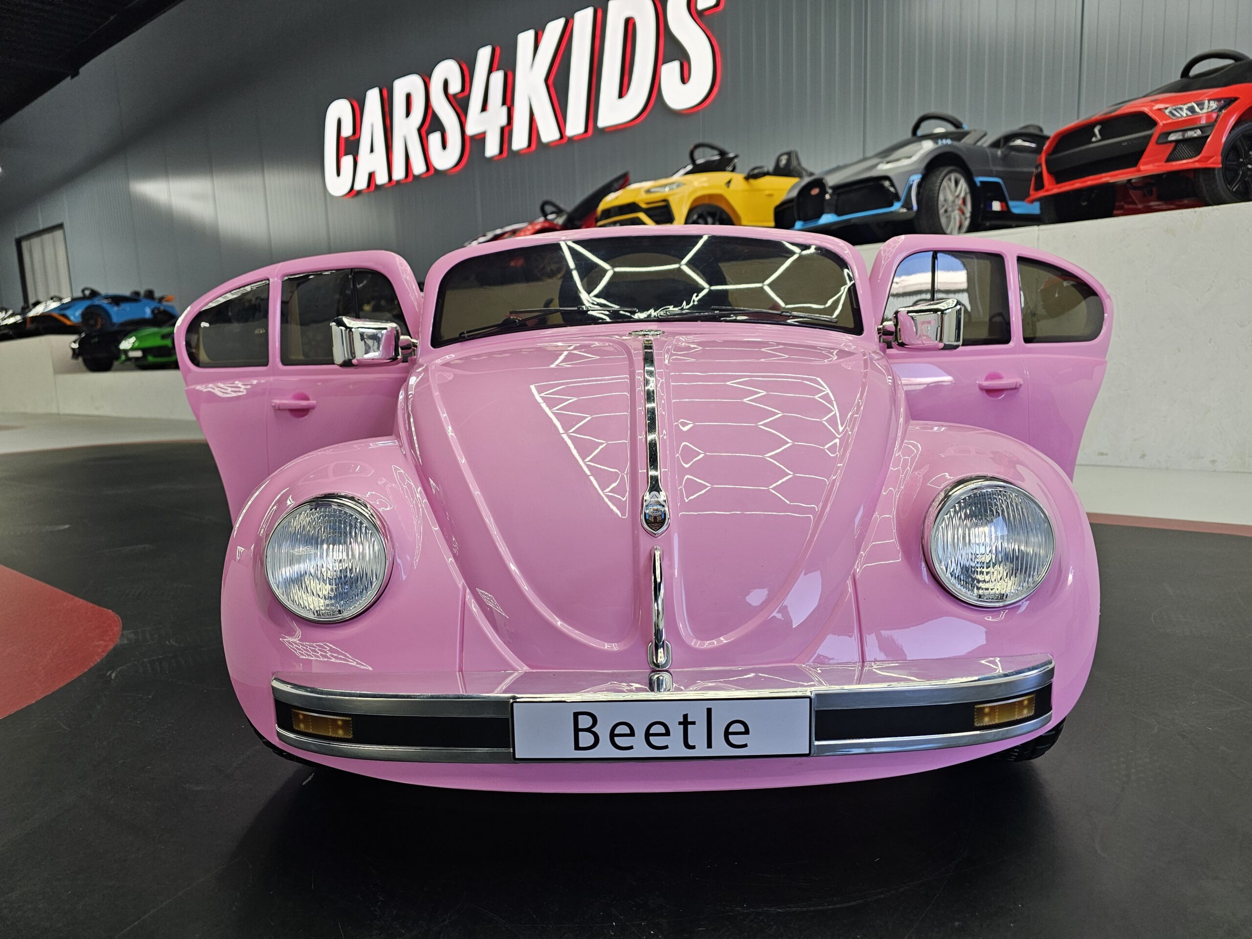 Kinderauto Volkswagen Kever 12 volt roze Cars4Kids