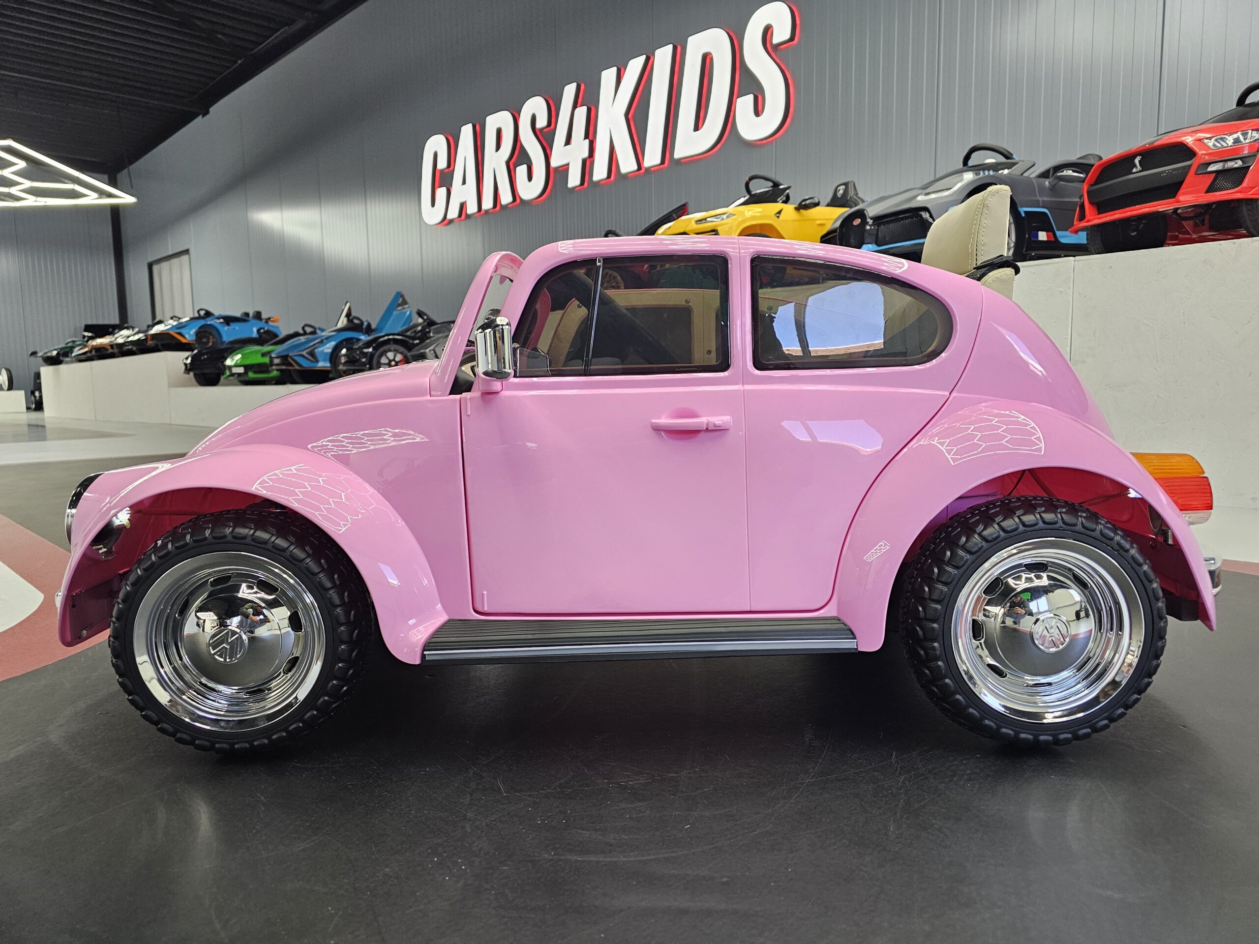 Kinderauto Volkswagen Kever 12 volt roze Cars4Kids