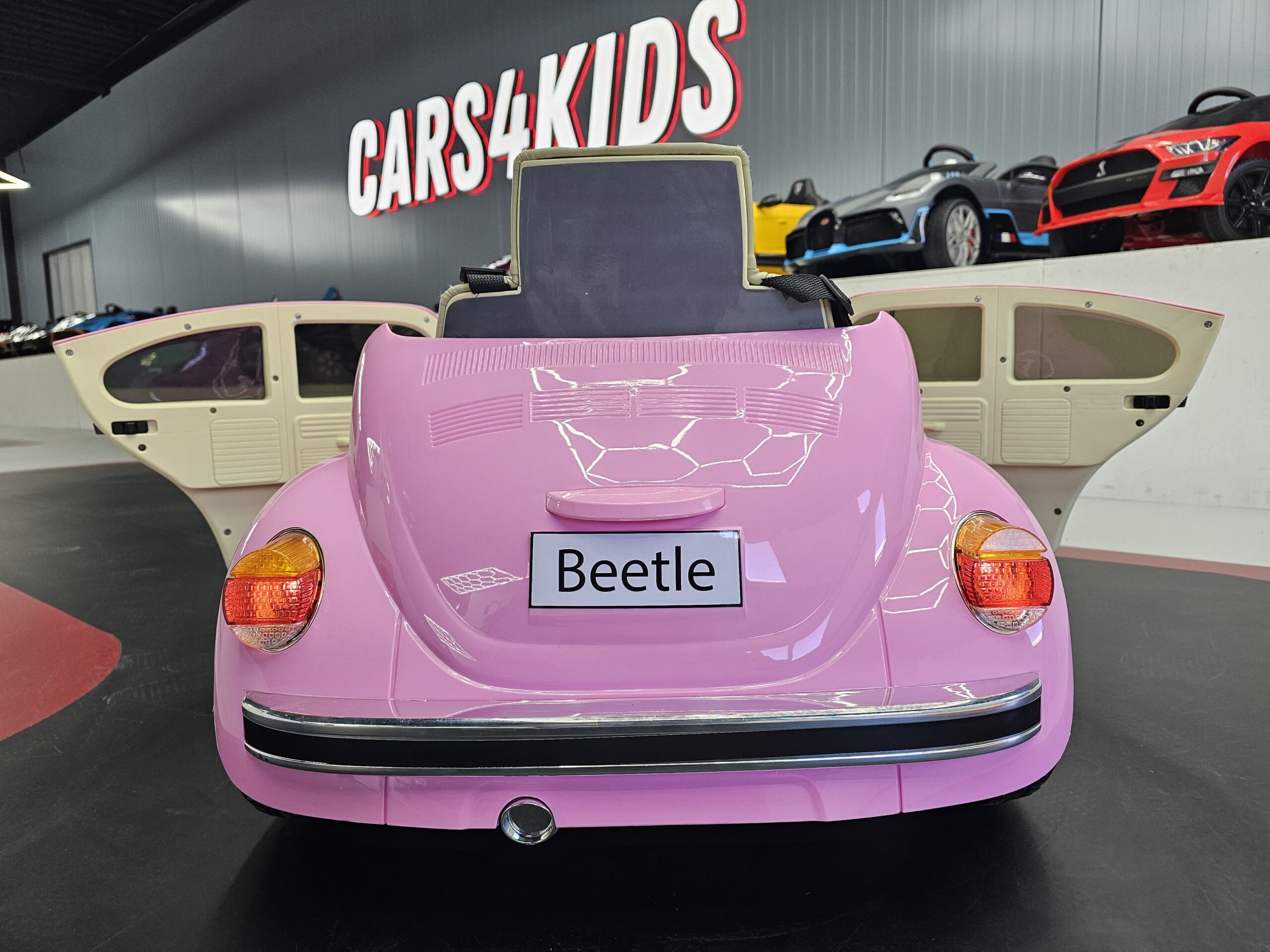 Kinderauto Volkswagen Kever 12 volt roze Cars4Kids