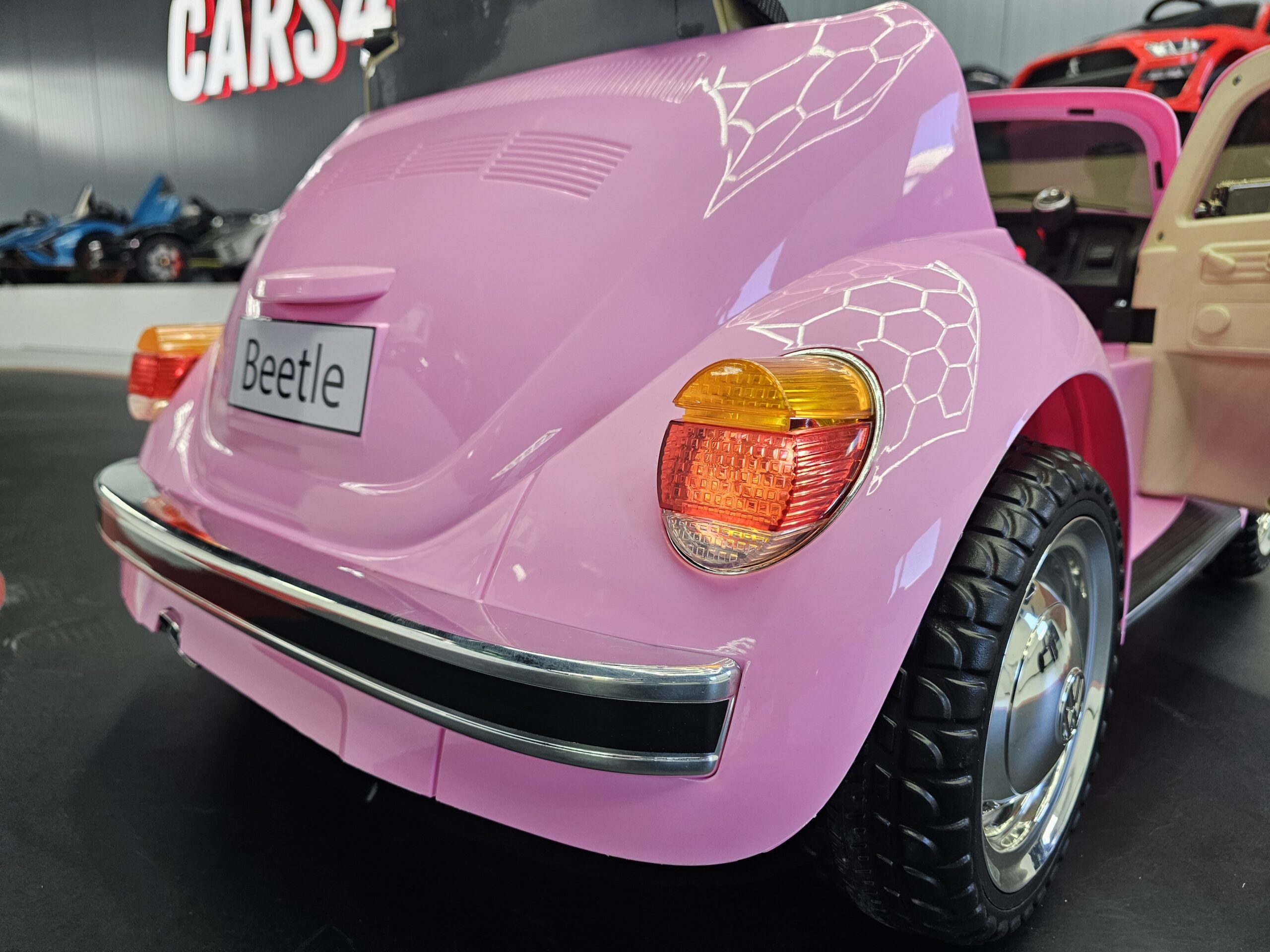 Kinderauto Volkswagen Kever 12 volt roze Cars4Kids