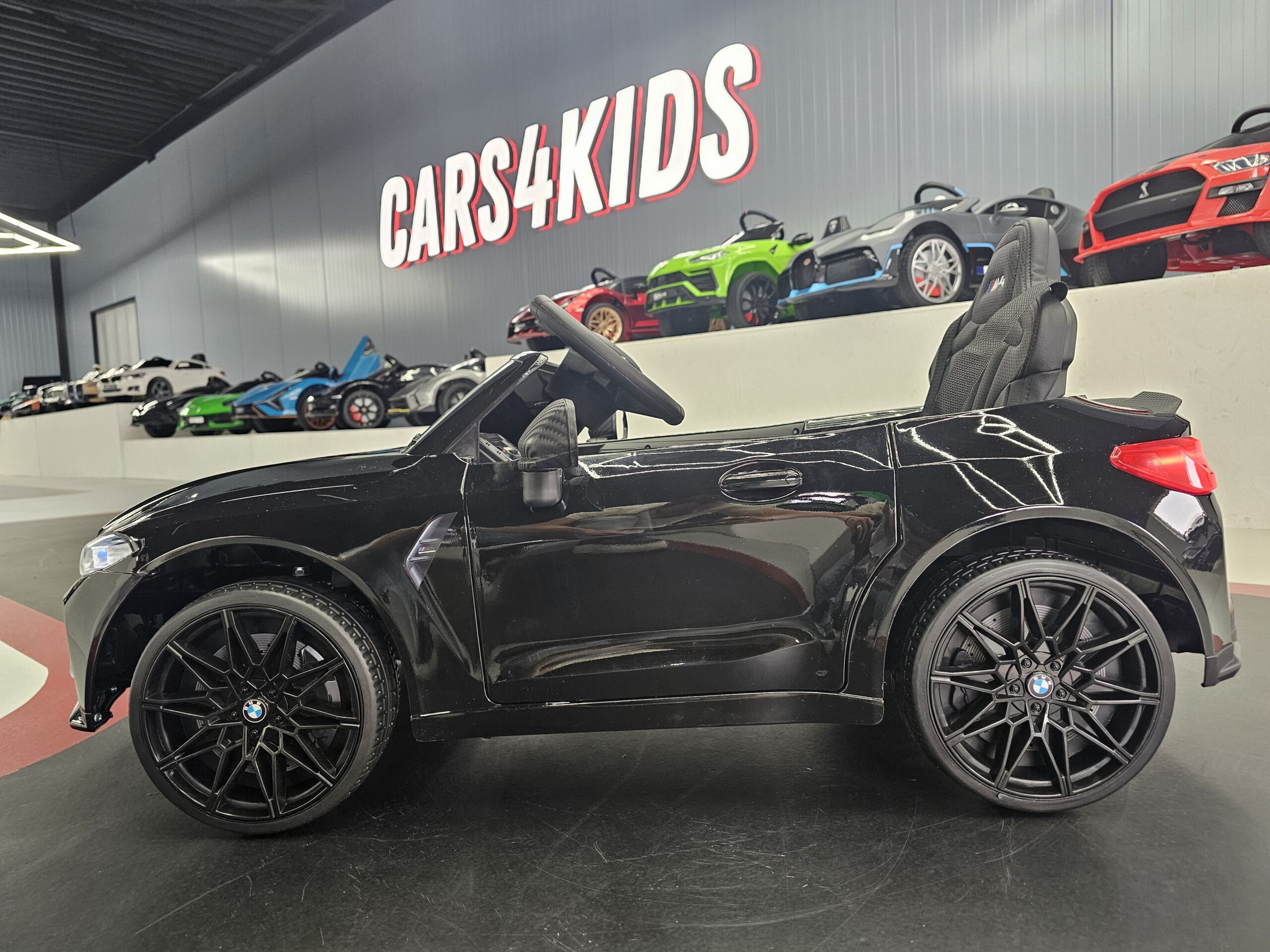 BMW M4 kinderauto 12 volt metallic zwart - Cars4Kids