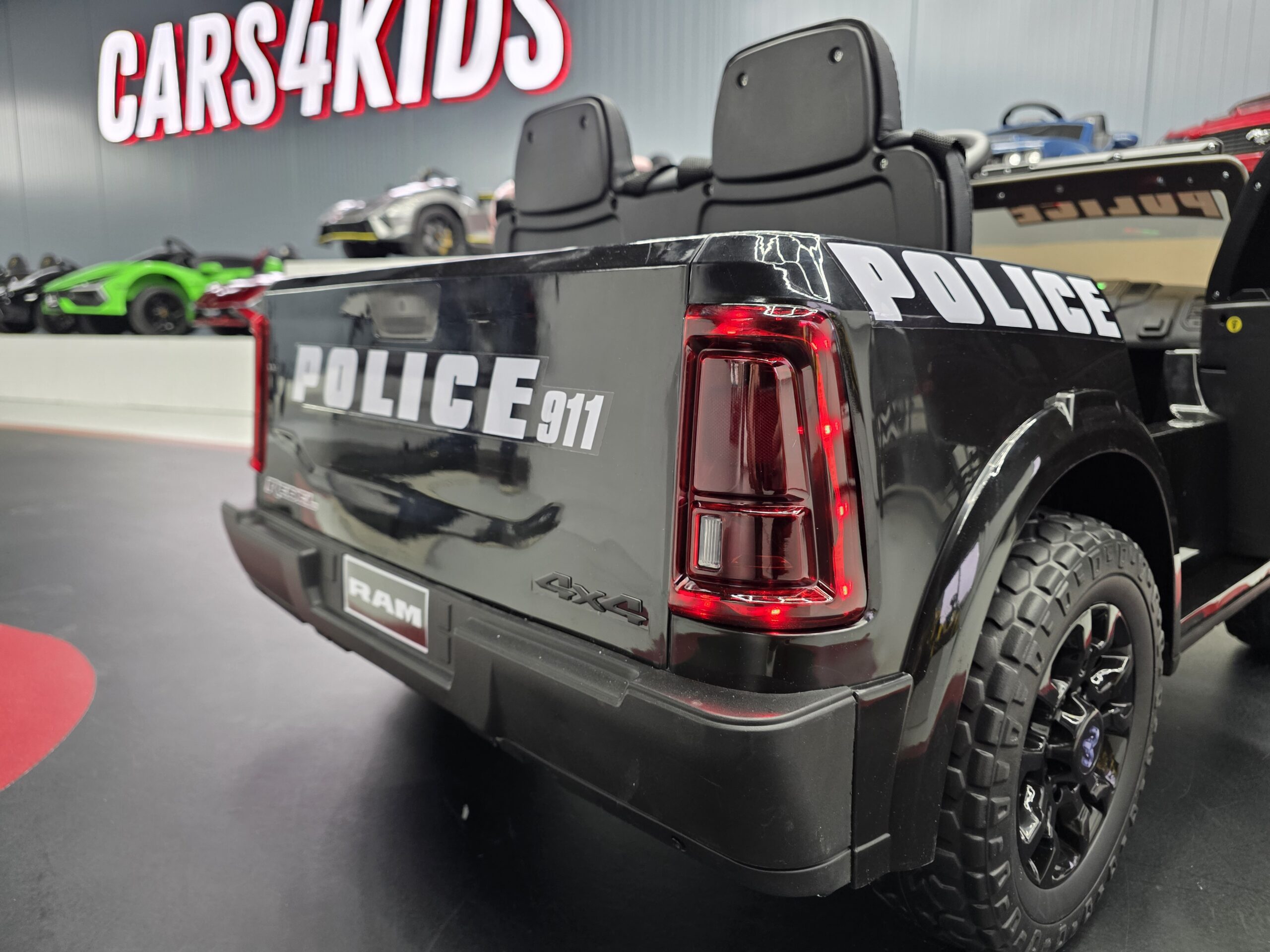 Kinderauto Dodge RAM politie 12 volt - Cars4Kids