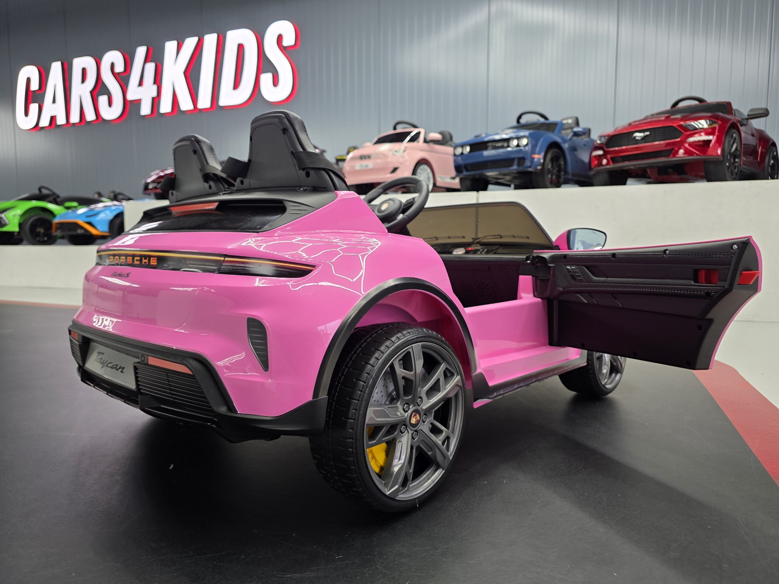 Kinderauto Porsche Taycan 2 persoons 24 volt roze - Cars4Kids